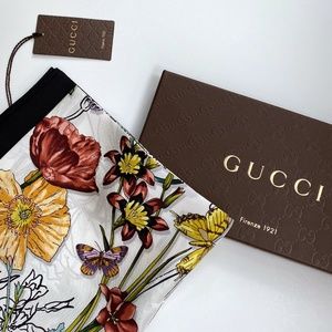Gucci | Accessories | New Gucci Infinity Flora White Black Border Silk ...